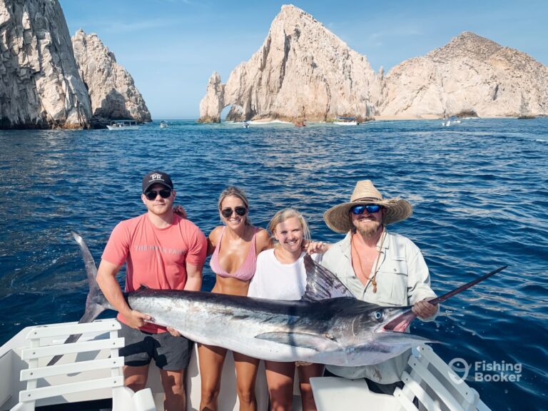 5 BEST Cabo Fishing Charters: Calendar & Prices [2026]